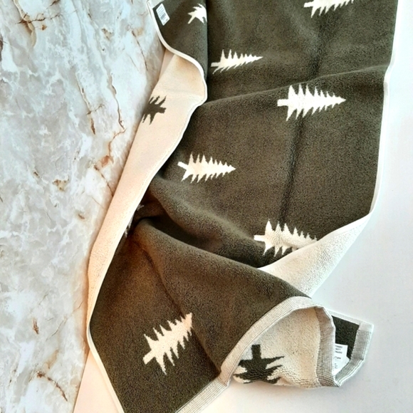 Pottery Barn | Bath | Pottery Barn Pine Tree Jacquard Bath Mat | Poshmark